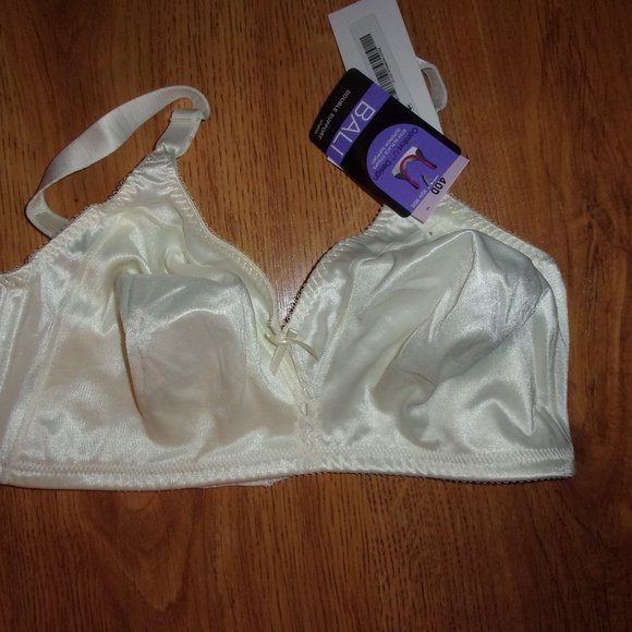 Bali | Intimates & Sleepwear | Bali 4d Cream Comfort U Wireless Bra ...